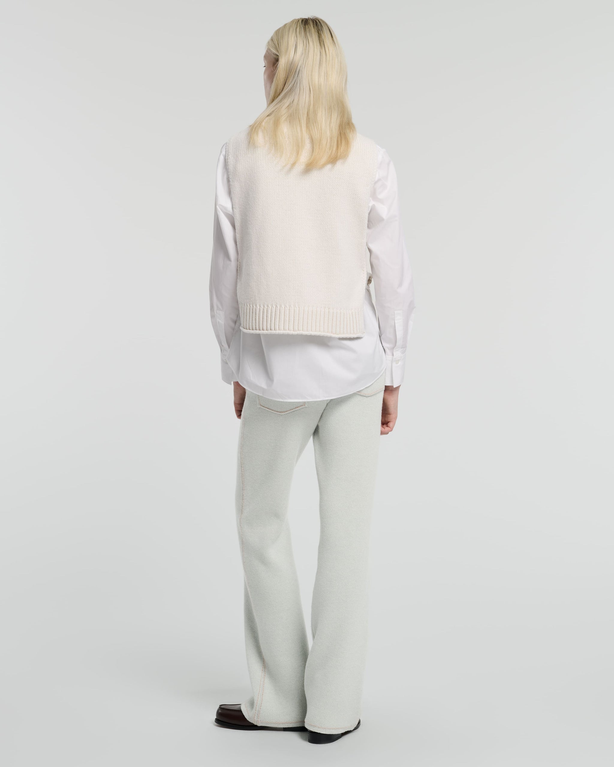 Cashmere plastron with gold buttons – Barrie